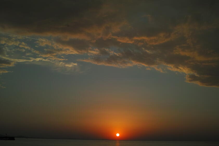 Gobotree - sunsetsunrise sky-with clouds-with sun disc